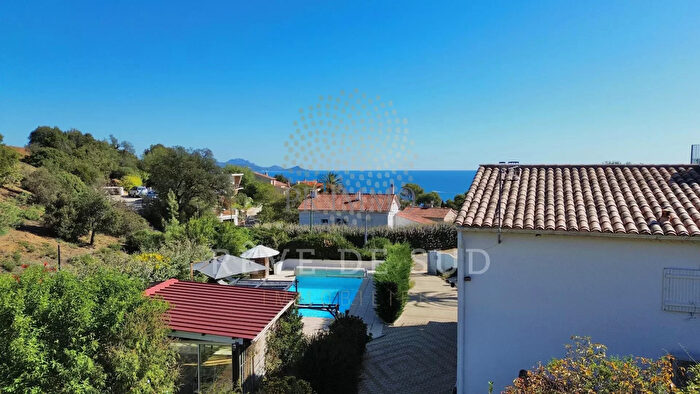 Maison à vendre - Roquebrune-sur-Argens, Les Terrasses - 7 pièces - 5 chambres