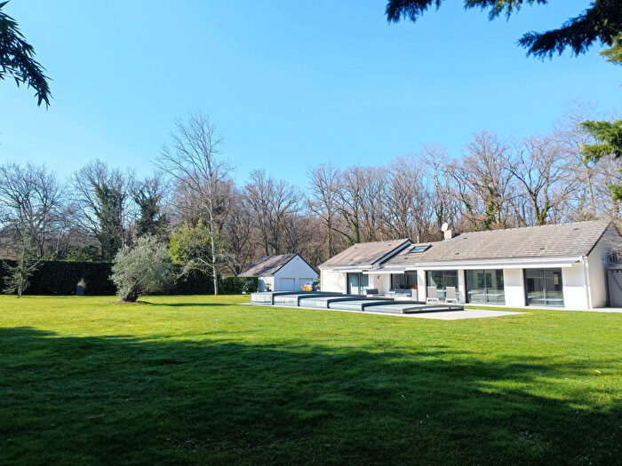 Maison à vendre - Fleury-sur-Loire - 5 pièces - 3 chambres