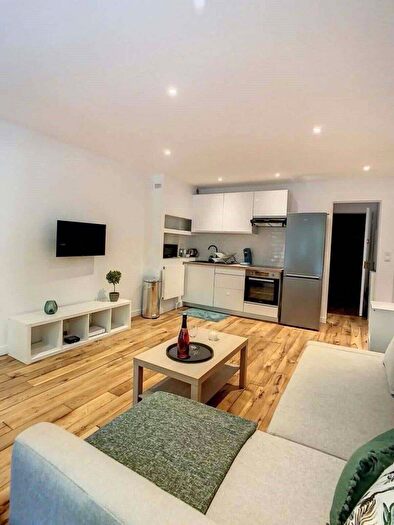 Appartement à louer - Place de Gaulle, Antibes - 1 pièce