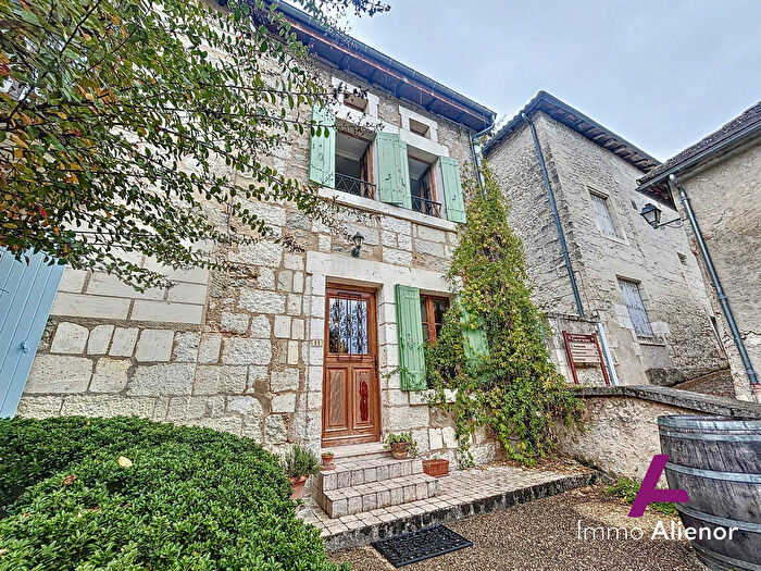 Aubeterre-sur-Dronne : Maison 4 pièces à vendre