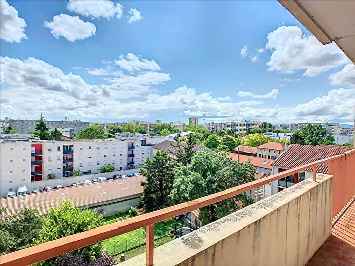 Le Village, Vaulx-en-Velin : Appartement 4 pièces à louer