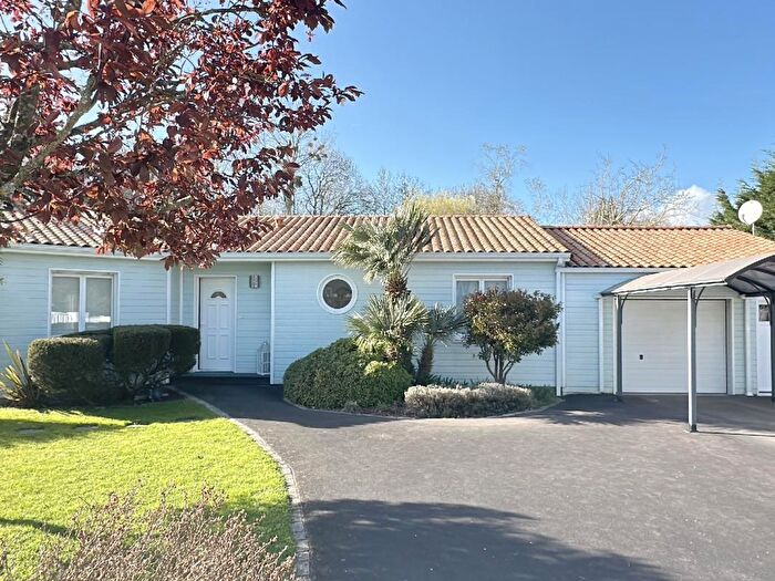 Maison à vendre - Avrillé - 5 pièces - 4 chambres