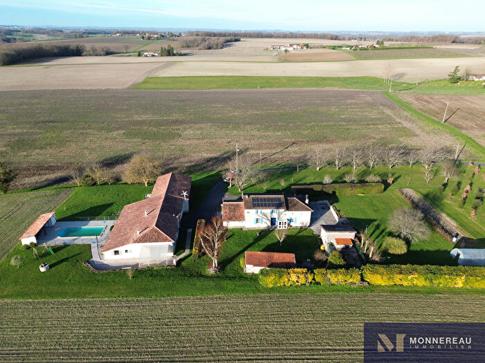 Maison à vendre - Berneuil - 10 pièces - 7 chambres