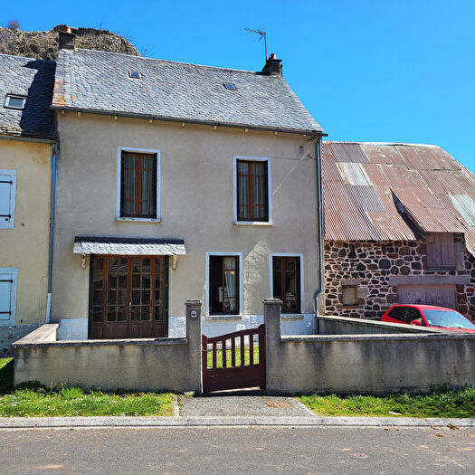 Maison à vendre - Apchon - 9 pièces - 3 chambres