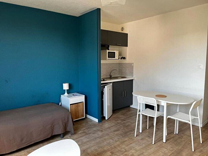 Corgnac-Centre Commercial, Limoges : Appartement 1 pièce à louer