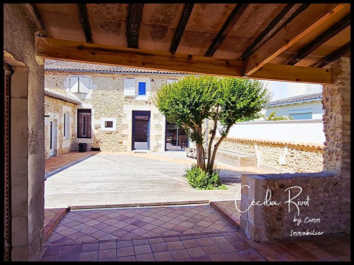Montendre : Maison 7 pièces à vendre