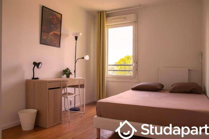 Centre Ville, Corbeil-Essonnes : Appartement 1 pièce à louer