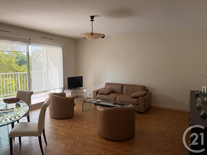 Appartement 4 pièces à Écully, Les Serres, Vivier, à louer