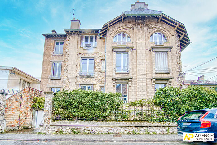 Appartement 6 pièces à Le Chesnay, Saint-Antoine de Padoue, à louer