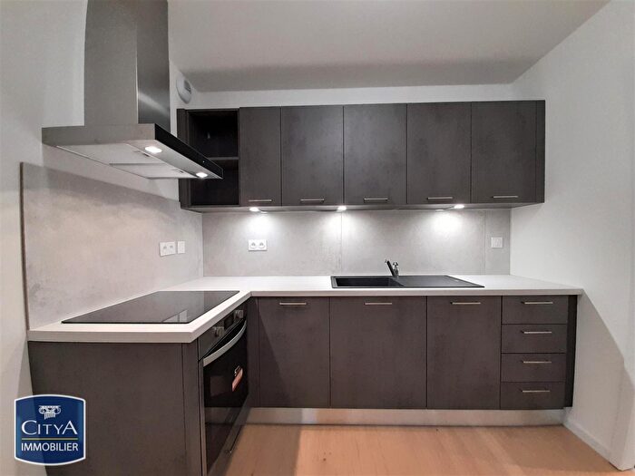 Maisons à vendre et appartements à louer - 1