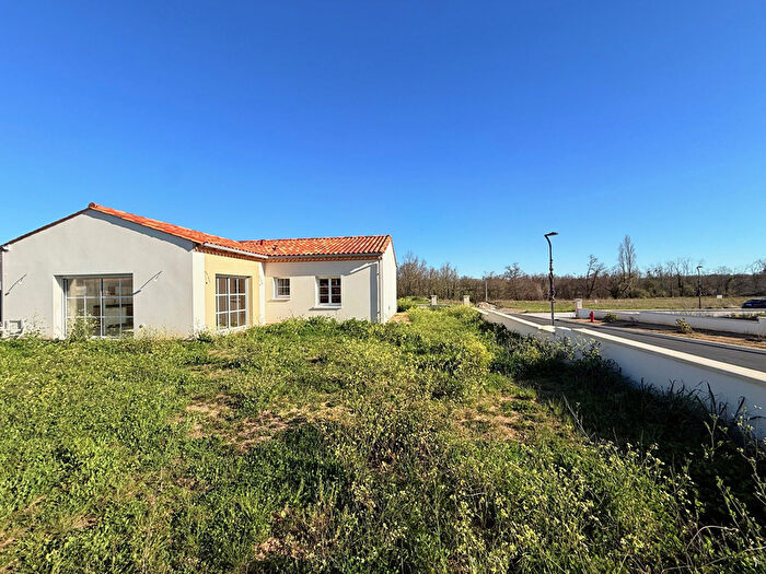 Maison à vendre - Les Artigues-de-Lussac - 4 pièces - 3 chambres