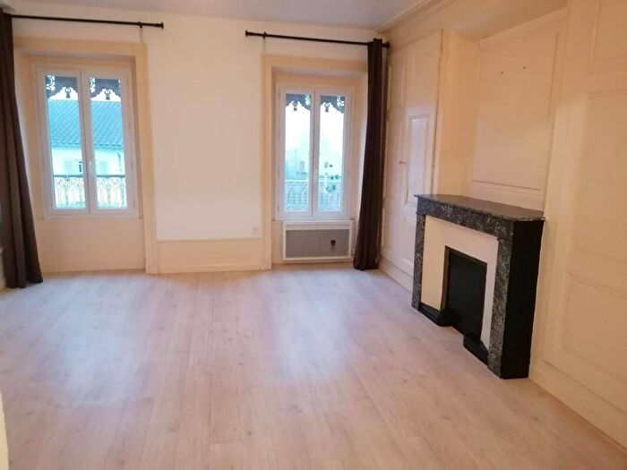 Est, Belleville-en-Beaujolais : Appartement 3 pièces à louer