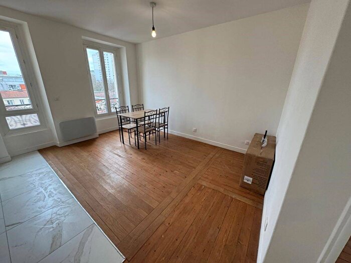Appartement 2 pièces à louer à Cité Pierre et Marie Curie, Ivry-sur-Seine