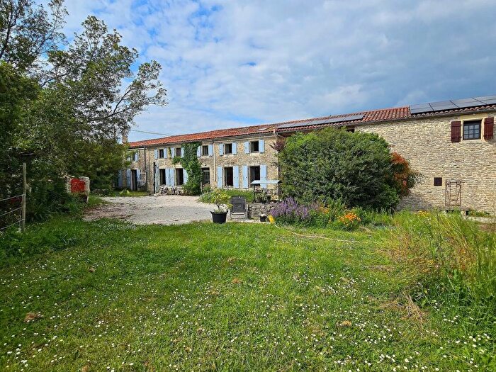 Maison à vendre - Courant - 8 pièces - 7 chambres