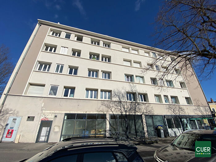 Appartement à louer - Valence, Grand Charran - 3 pièces - 2 chambres