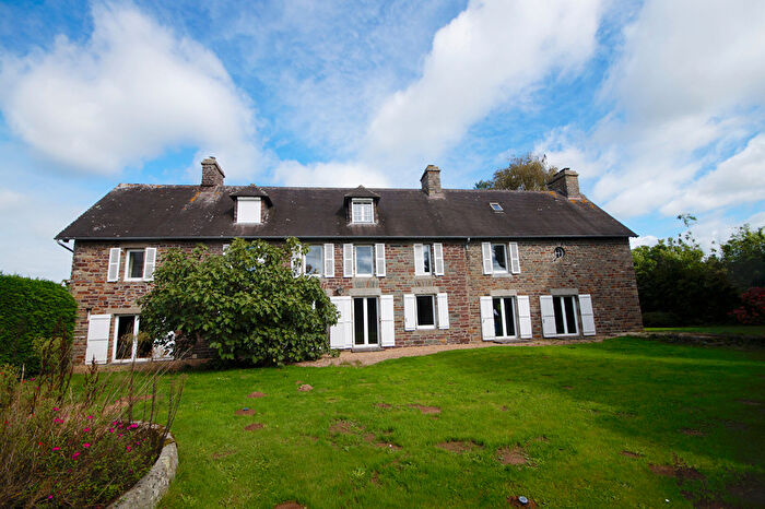 Maison à vendre - Saint-Sauveur-la-Pommeraye - 10 pièces - 6 chambres