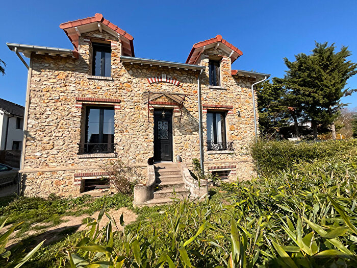 Maison à vendre - Chanteloup-les-Vignes - 6 pièces - 4 chambres