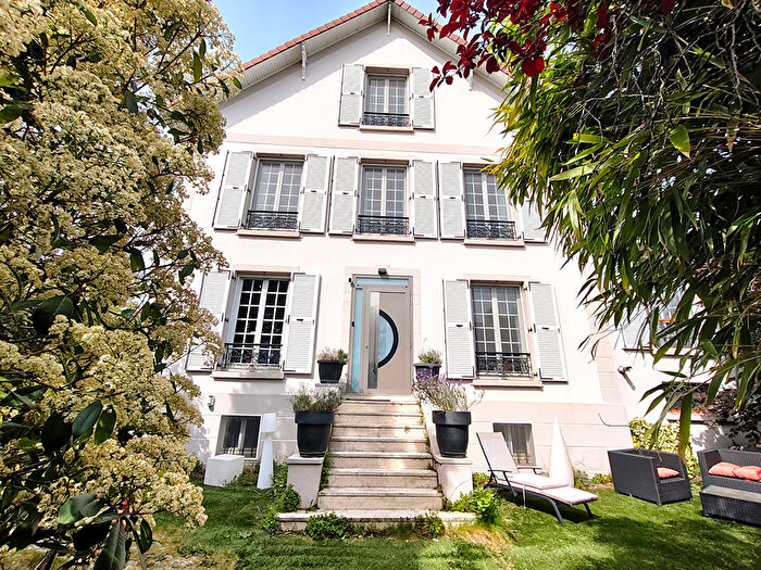 Maison 10 pièces à vendre à Villemomble, Centre-ville, Orangerie