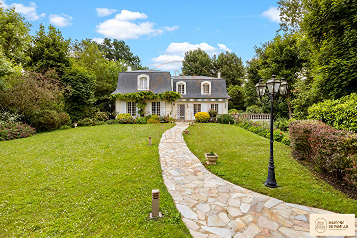 Maison 8 pièces à La Celle-Saint-Cloud, à vendre