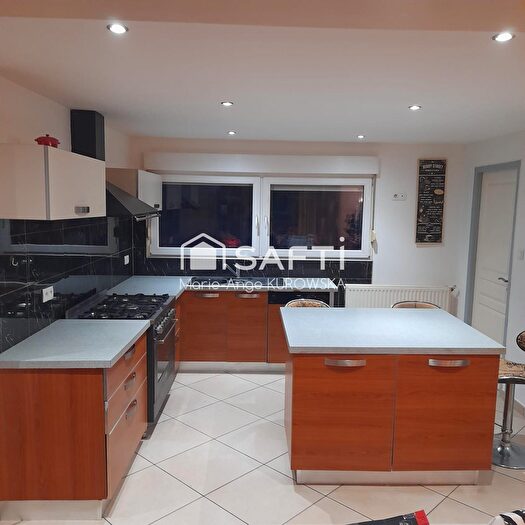 Montois-la-Montagne : Appartement 5 pièces à vendre