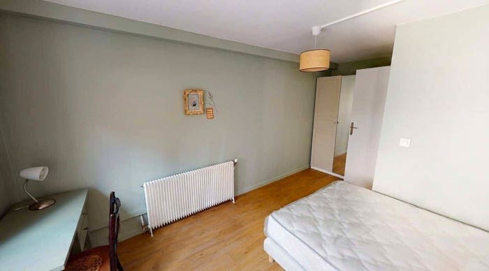 Cité Pierre et Marie Curie, Ivry-sur-Seine : Appartement 1 pièce à louer