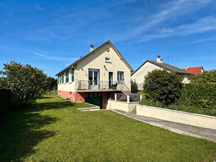 Maison 5 pièces à Clos-Fontaine, à vendre