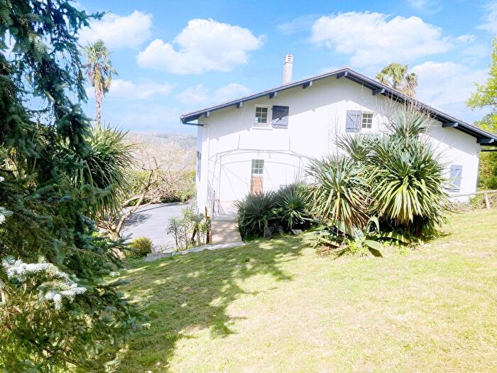 Maison à vendre - Cambo-les-Bains - 8 pièces - 6 chambres