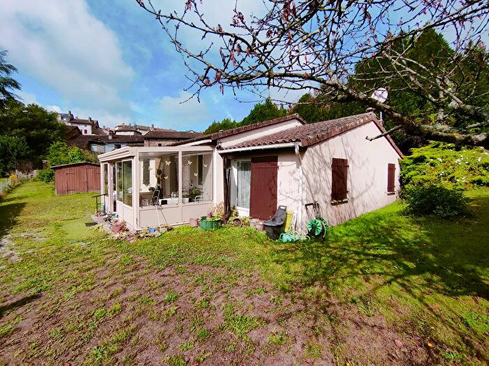 Maison à vendre - Rochechouart - 6 pièces - 2 chambres