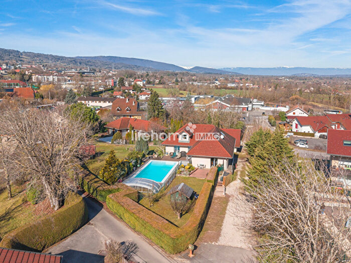 Maison à vendre - La Roche-sur-Foron - 8 pièces - 6 chambres
