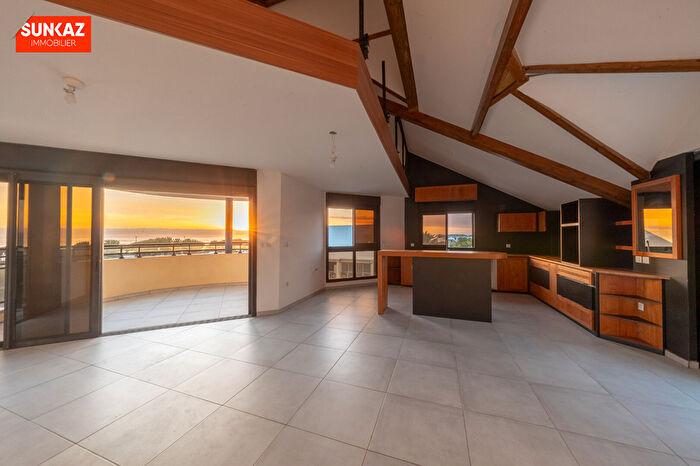 Appartement à vendre - Saint-Pierre, Centre-ville - 4 pièces - 3 chambres