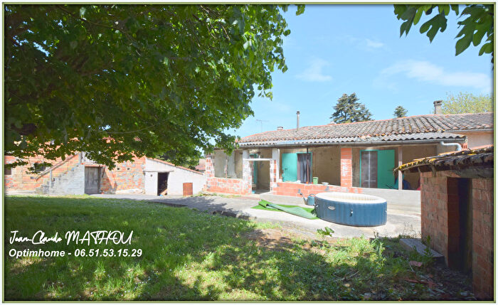Labastide-d'Anjou : Maison 10 pièces à vendre