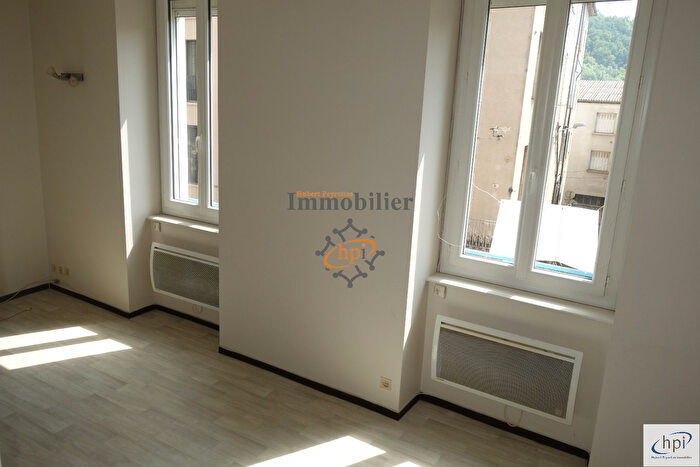 Appartement à louer - Saint-Affrique - 4 pièces - 3 chambres