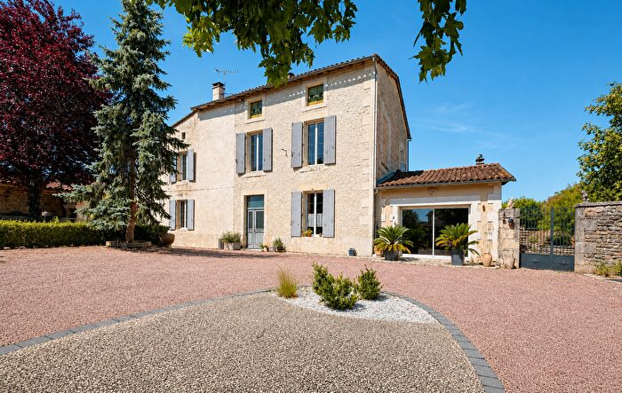 Maison 6 pièces à Verteuil-sur-Charente, à vendre