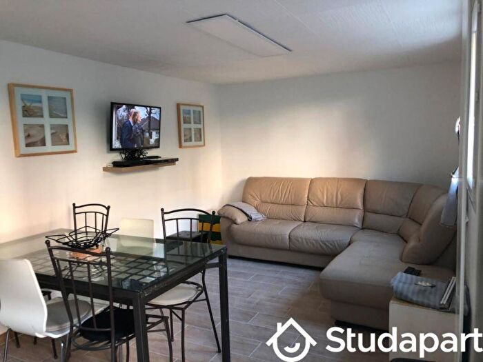 Croix Petit-Chenes d'Or, Cergy - Appartement 1 pièce à louer
