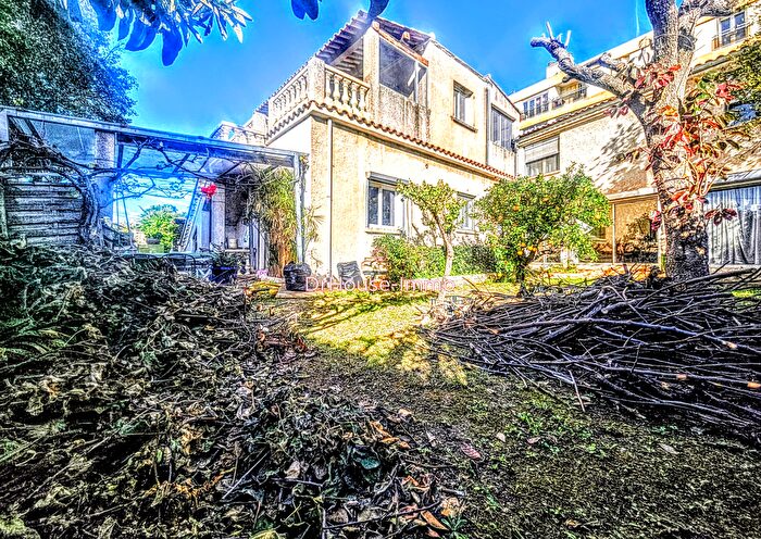 Maison à vendre - Marseille e , Sainte-Marguerite - 9 pièces - 5 chambres