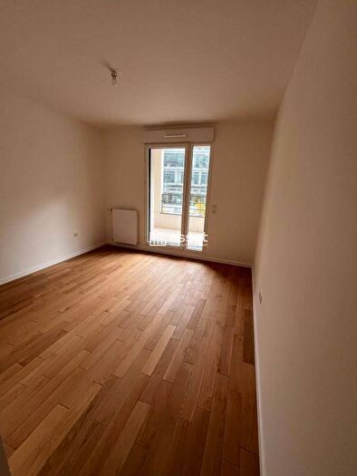 Appartement à louer - Faubourg de lArche, Courbevoie - 4 pièces - 3 chambres