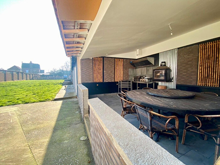 Maison à vendre - Villers-Bretonneux - 8 pièces - 5 chambres