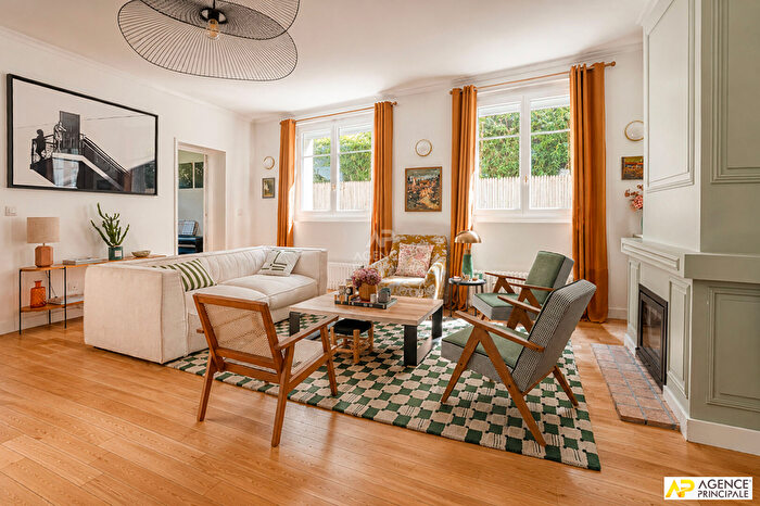Maison 8 pièces à La Celle-Saint-Cloud, La Chataigneraie, à vendre