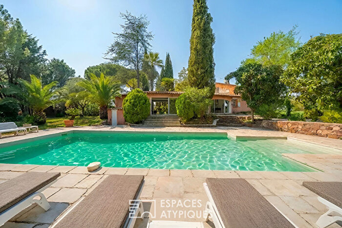 Maison à vendre - Roquebrune-sur-Argens, La Bouverie - 8 pièces - 4 chambres