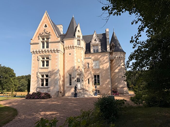 Céré-la-Ronde - Maison 10 pièces à vendre