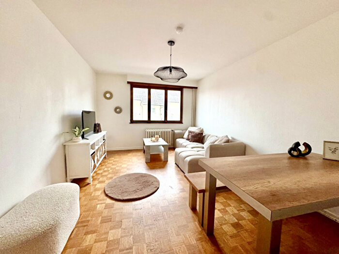 Appartement à louer - Strasbourg, Neuhof - 3 pièces - 2 chambres