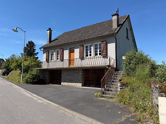 Maison 6 pièces à Servières-le-Château, à vendre