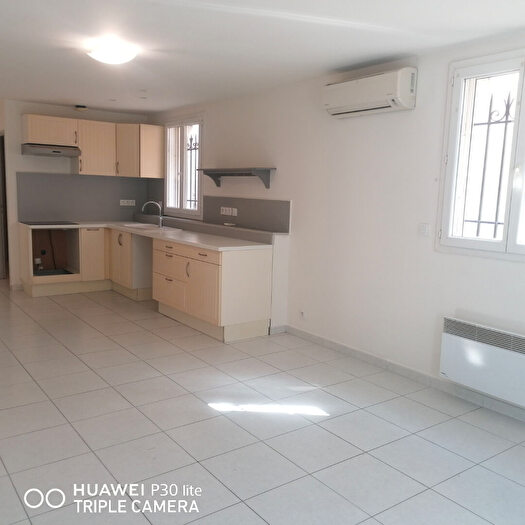 Appartement à louer - Châteaurenard, Centre-ville - 3 pièces - 2 chambres