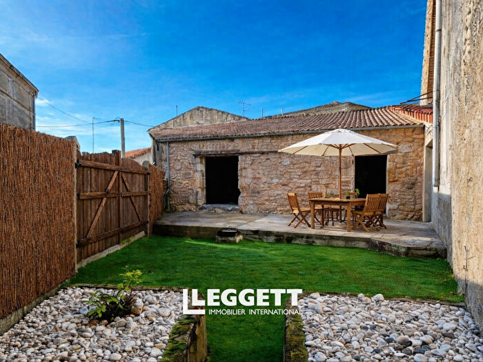 Maison à vendre - Aubeville - 6 pièces - 3 chambres