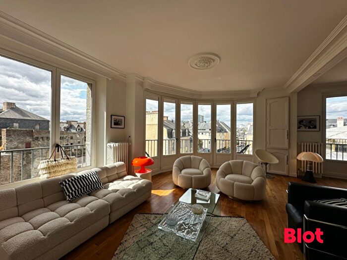 Appartement 5 pièces à vendre à Quartiers Centre, Centre-ville