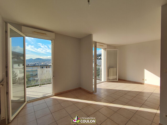 Appartement à louer - Clermont-Ferrand, Cotes de Clermont - 3 pièces - 1 chambre