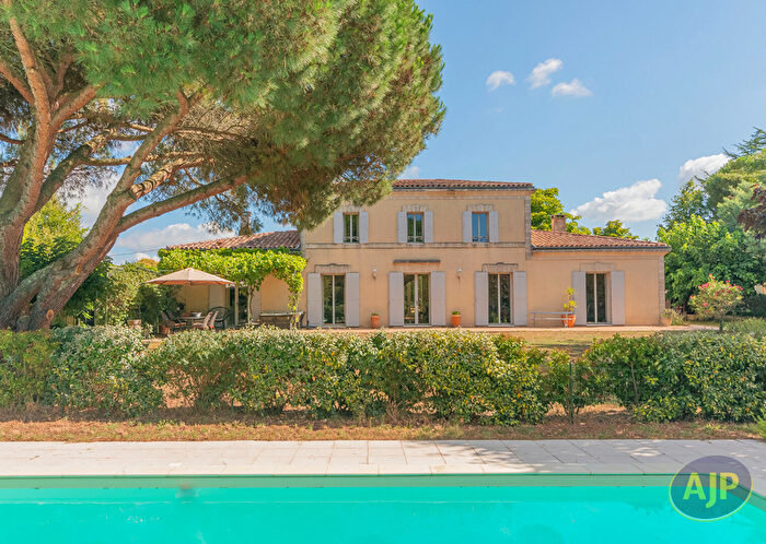 Maison à vendre - Carbon-Blanc - 8 pièces - 6 chambres