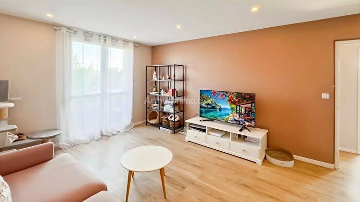 Appartement à vendre - Saint-Fargeau-Ponthierry - 4 pièces - 3 chambres