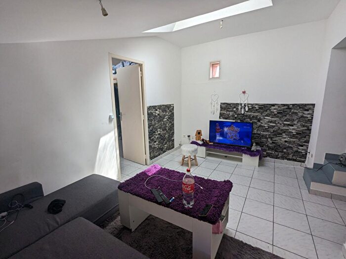 Maisons à vendre et appartements à louer - 1