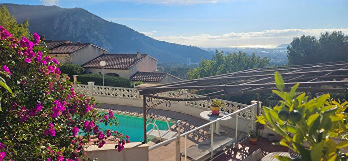 Maison à vendre - Toulon, La Chapelle, Saint-André - 6 pièces - 3 chambres